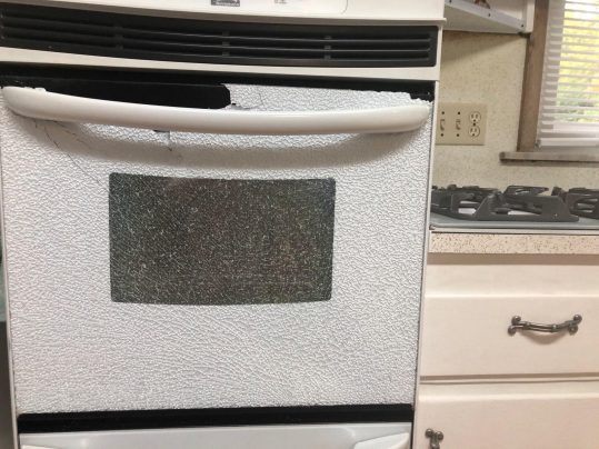This Mom's Oven Door Spontaneously Shattered At Night, No One Had ...